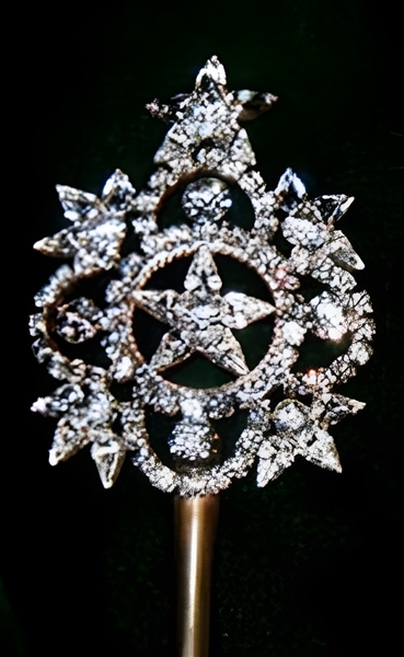 Scepter in silver tone with white stones